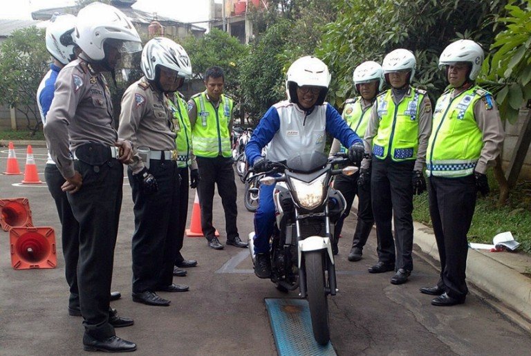 Polisi Pun Perlu Latihan Safety Riding - Autos.id