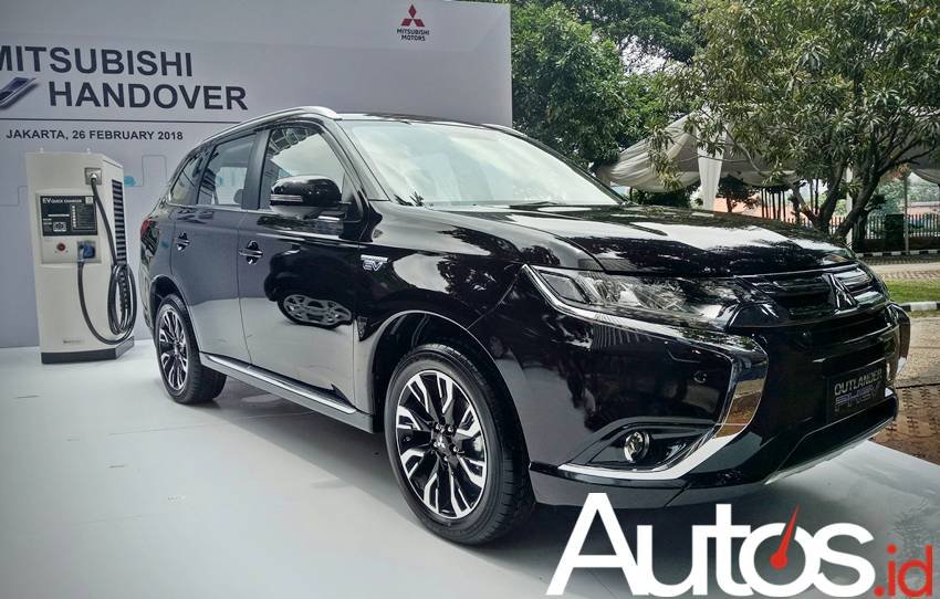 Nyobain Mitsubishi Outlander PHEV Buat Indonesia - Autos.id