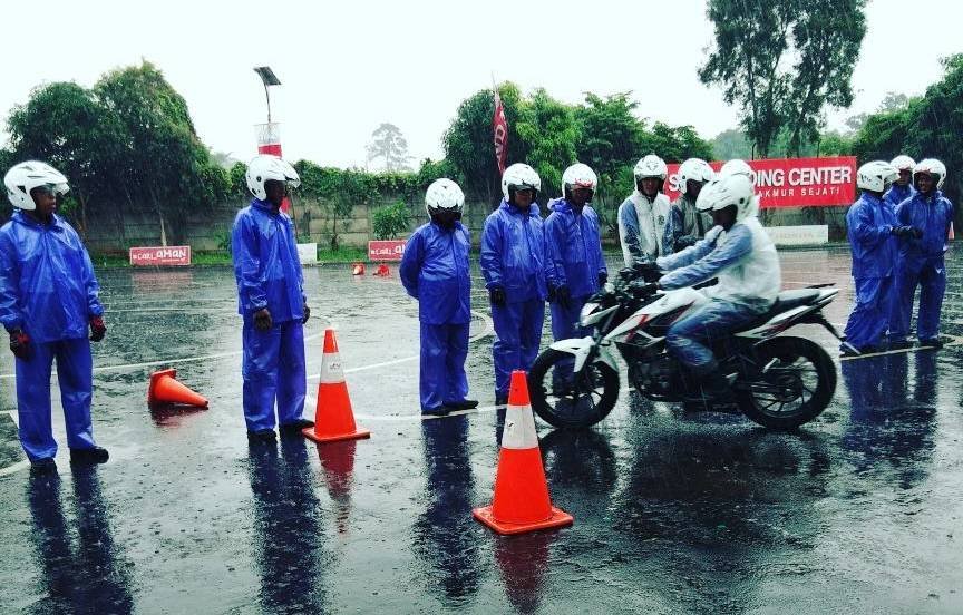 19 Instruktur Ini Lakukan Sertifikasi Safety Riding - Autos.id