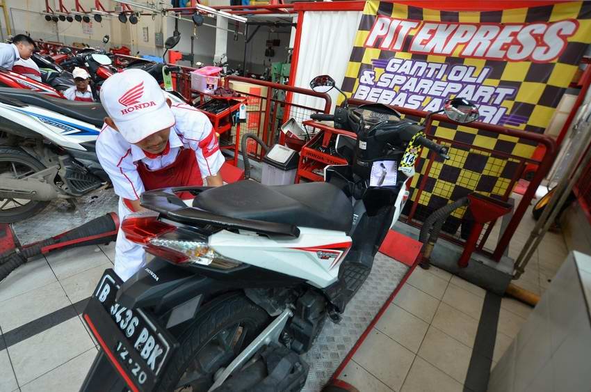 Pit Express AHASS Buat yang Ogah Antri Servis Motor Honda - Autos.id