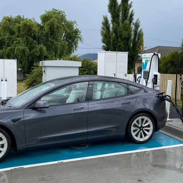 Modifikasi Ekstrim Tesla Model 3 Oleh Manhart, Jadi Makin Ceper! - Autos.id