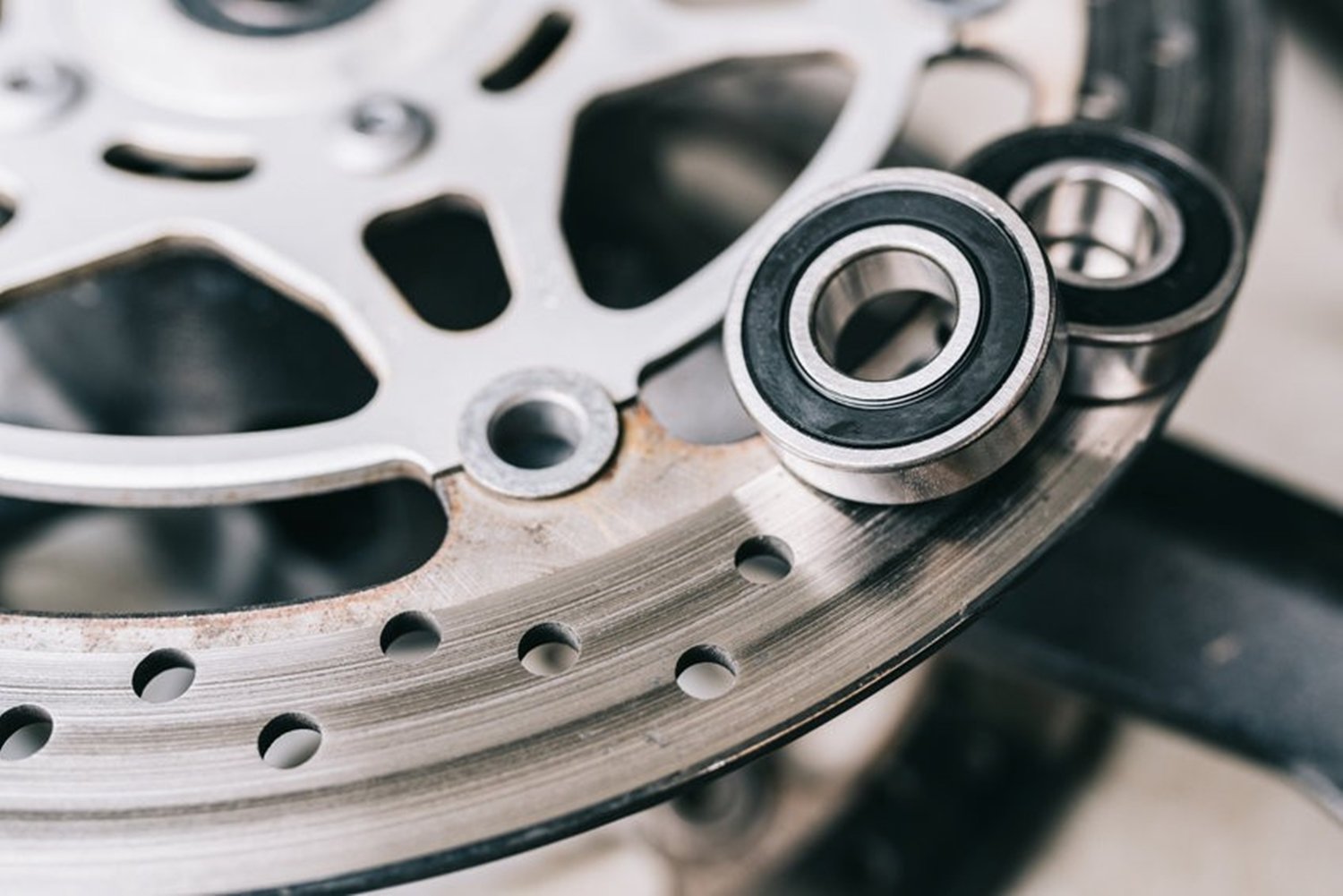 Cara Merawat Bearing Roda Motor yang Tepat - Autos.id