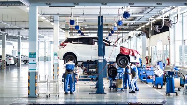 Mau Servis Mobil, Lebih Baik di Bengkel Umum atau Bengkel Resmi? - Autos.id