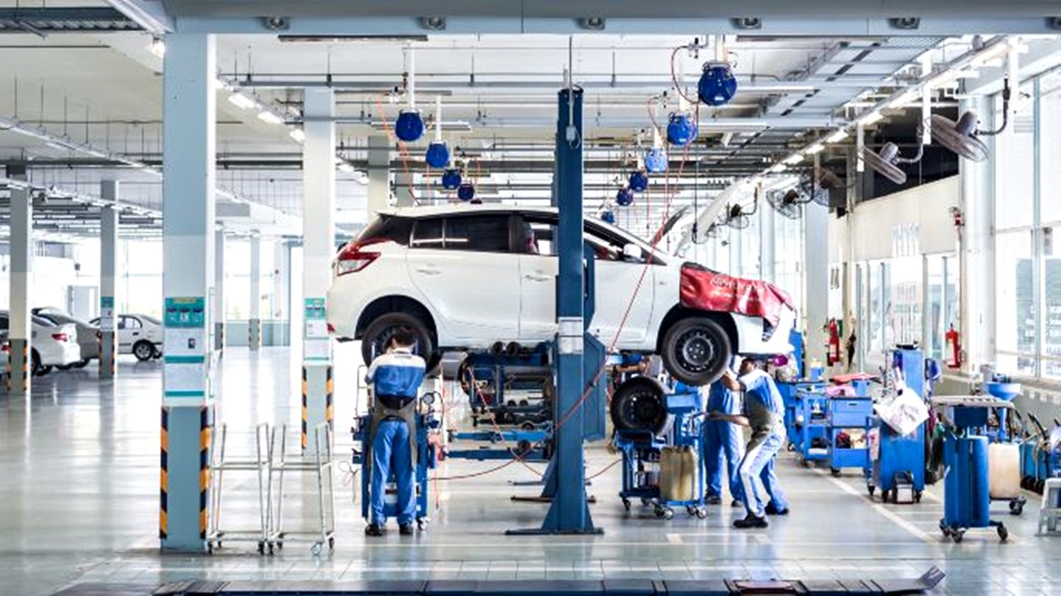 Mau Servis Mobil, Lebih Baik di Bengkel Umum atau Bengkel Resmi? - Autos.id