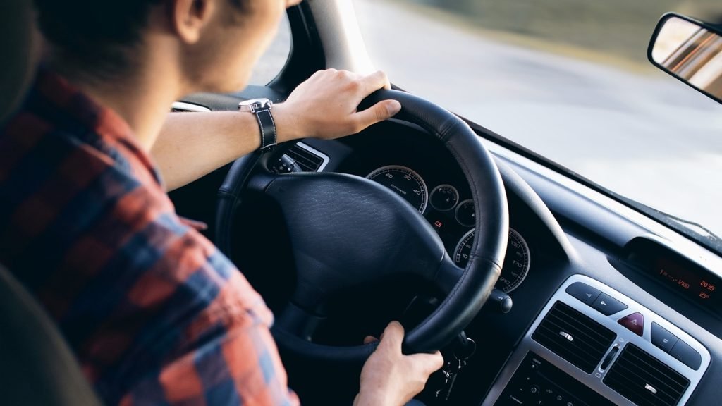 Tips Defensive Driving Hadapi Pengemudi Arogan! - Autos.id
