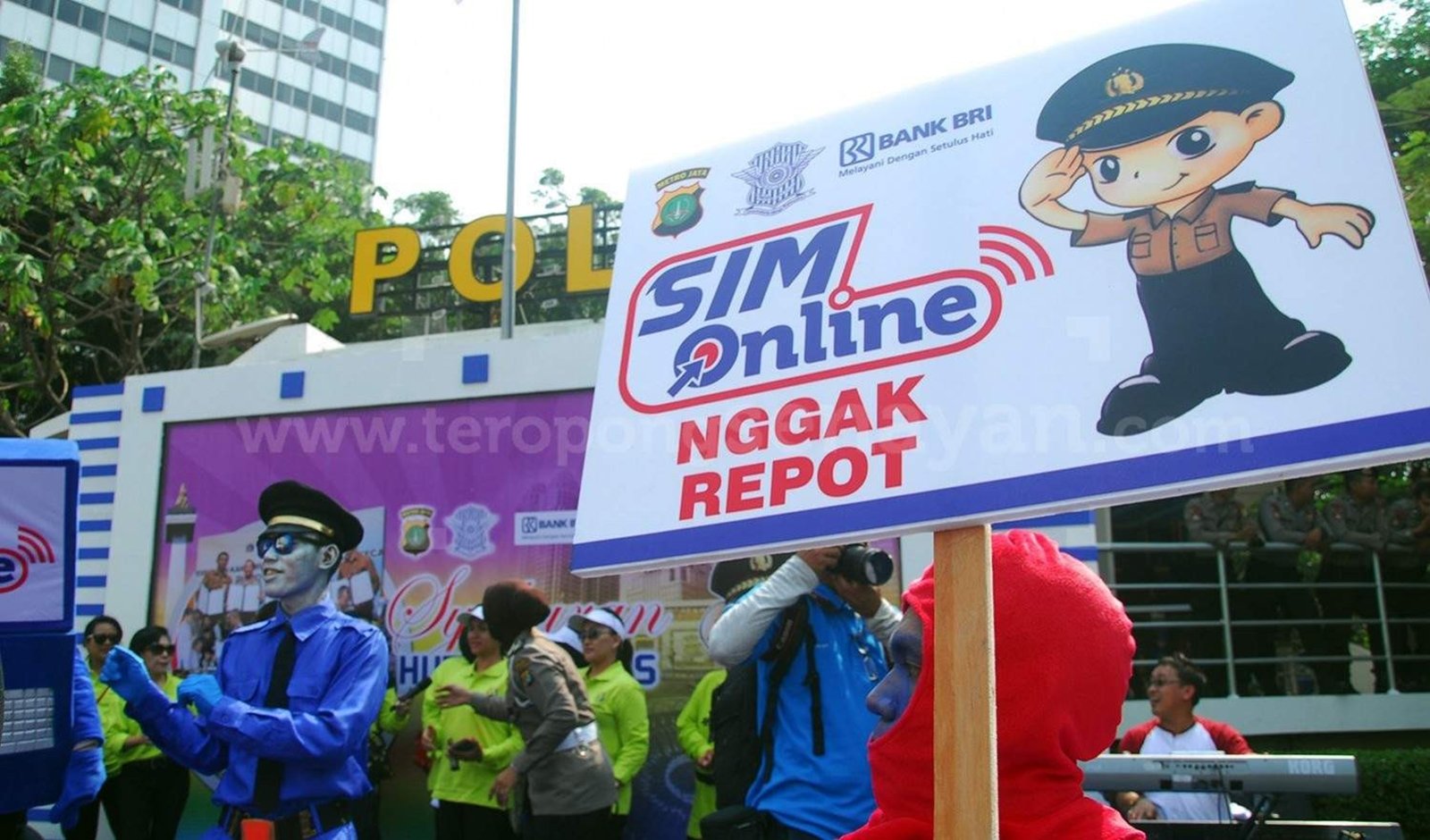 SIM Offline vs Online, Mana yang Lebih Cepat? - Autos.id