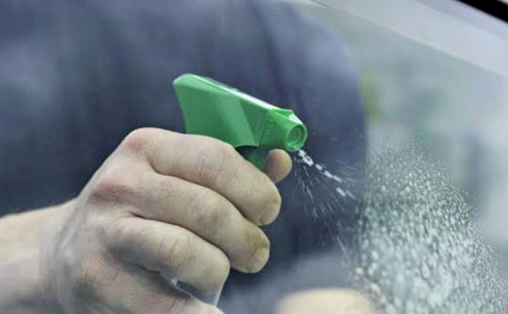 Atasi Embun Kaca Mobil Cukup dengan Sampo? - Autos.id