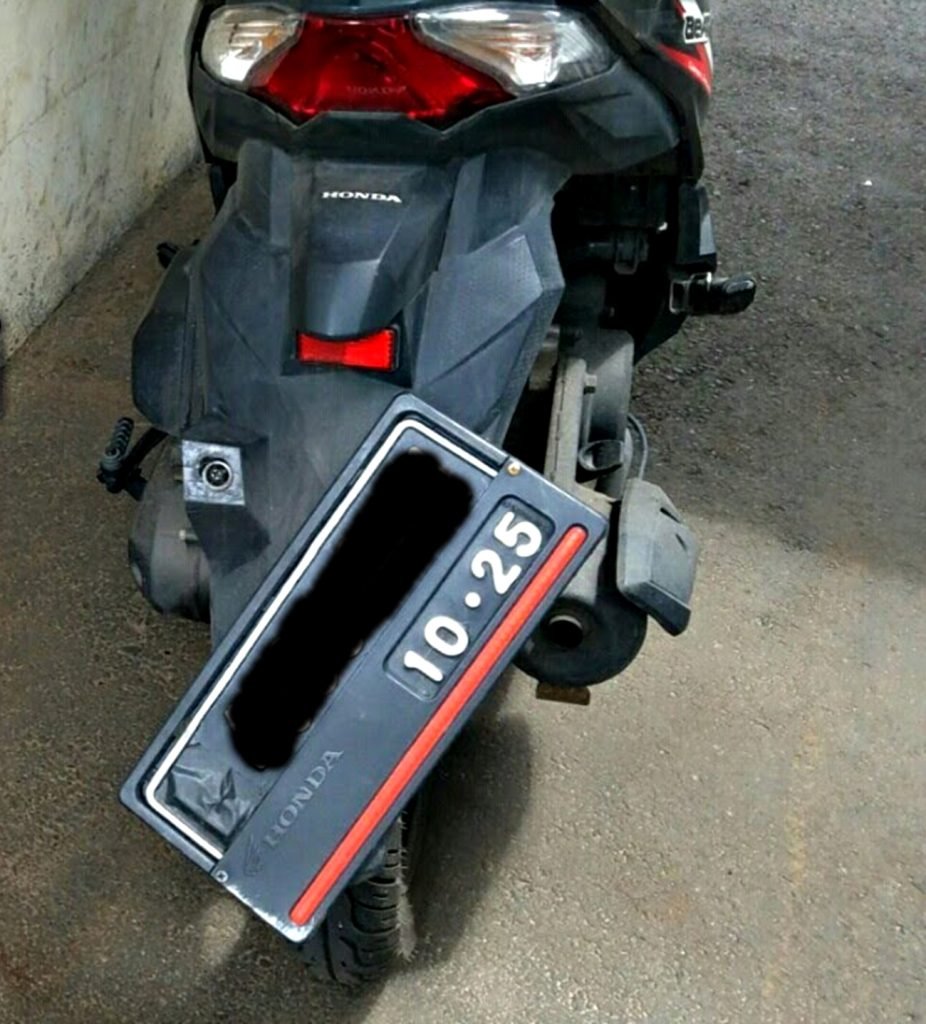 Tempat Plat Nopol Sering Copot? Begini Solusinya - Autos.id