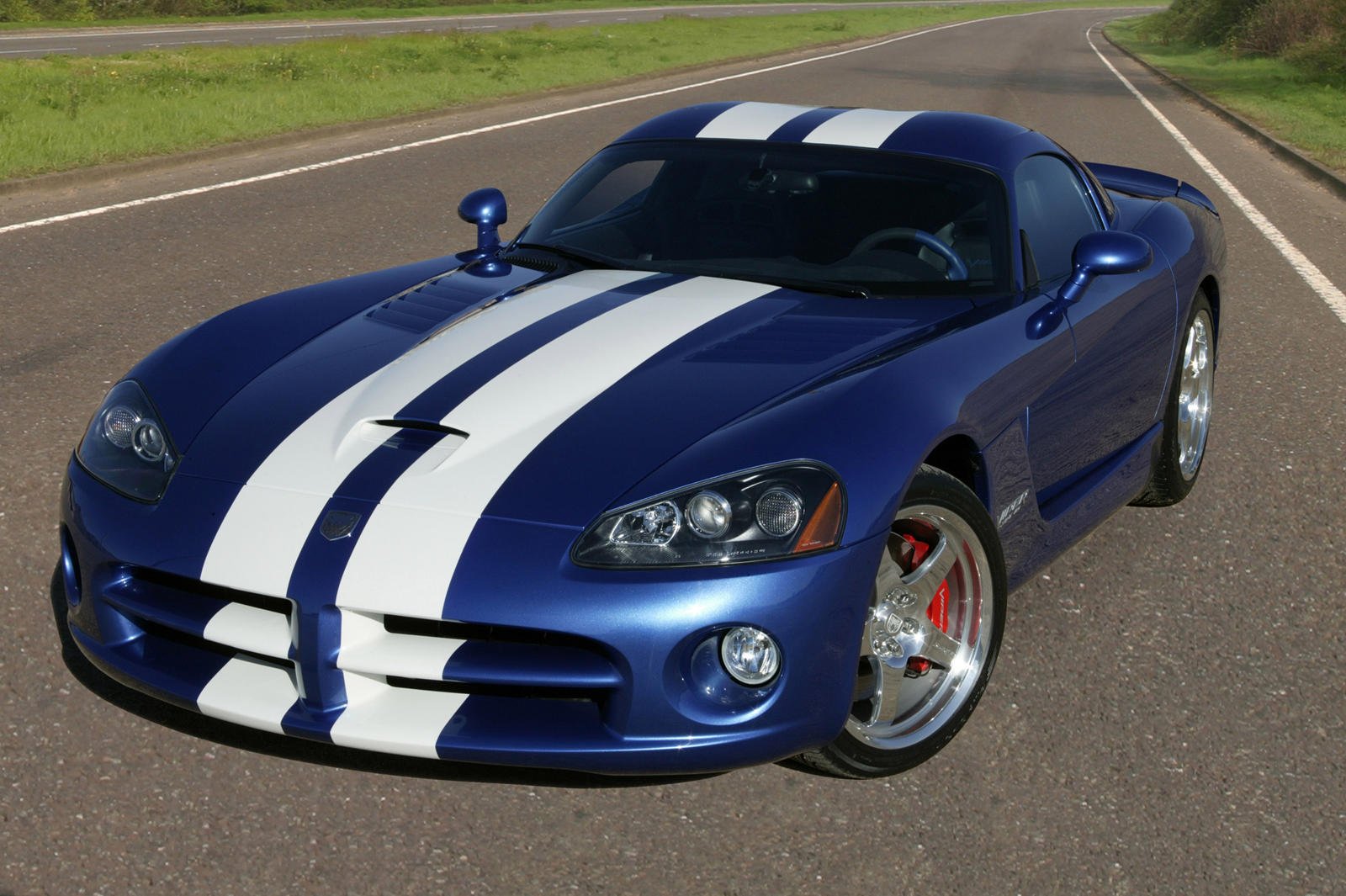 Dodge Viper: Sejarah dan Transformasinya - Autos.id