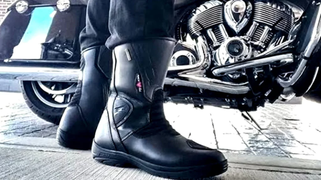 10 Rekomendasi Sepatu Touring Terbaik untuk Para Biker di Tahun 2023 ...
