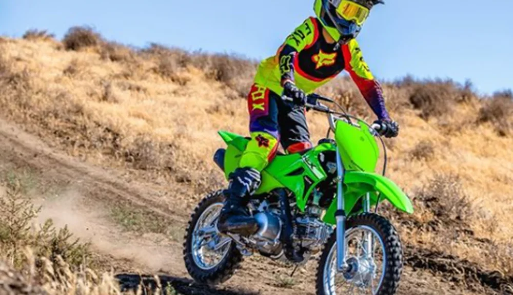 Kawasaki Luncurkan KLX110R. Bagaimana Spesifikasi dan Harganya? - Autos.id