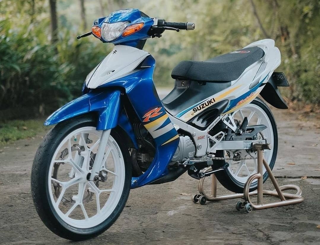 Suzuki Satria 2-Tak Lumba-Lumba dan Hiu, Apa Bedanya? - Autos.id