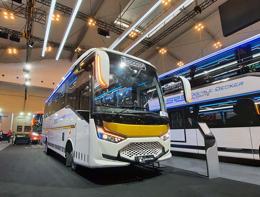 Laksana Luncurkan Dua Bus Terbaru, Kokoh dan Aman! - Autos.id