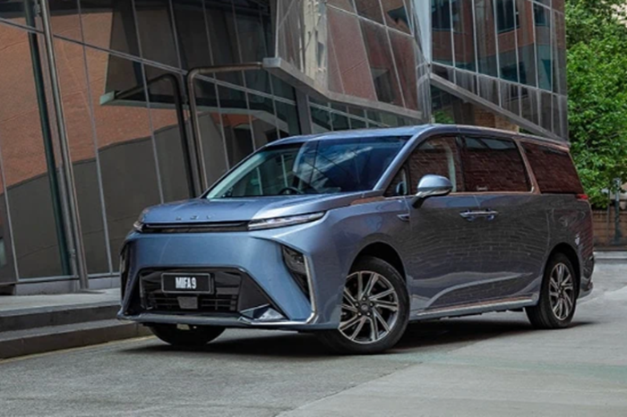 Komparasi MG Maxus 9 vs BYD Denza 9: Mana yang Lebih Baik? - Autos.id