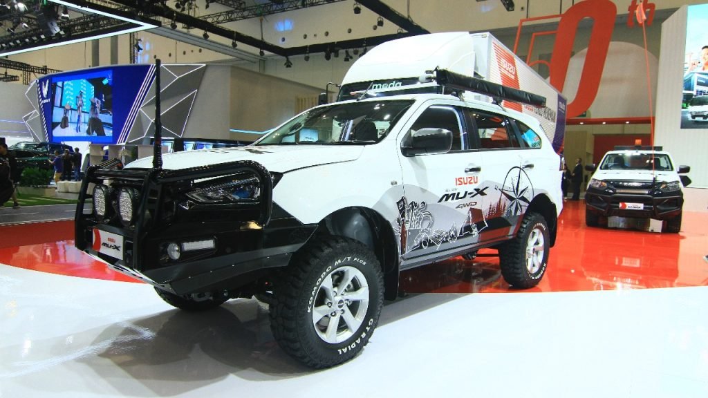 50 Tahun Terus Menemani, Isuzu MU-X 2024 & Isuzu D-Max SC 2024 Hadir ...